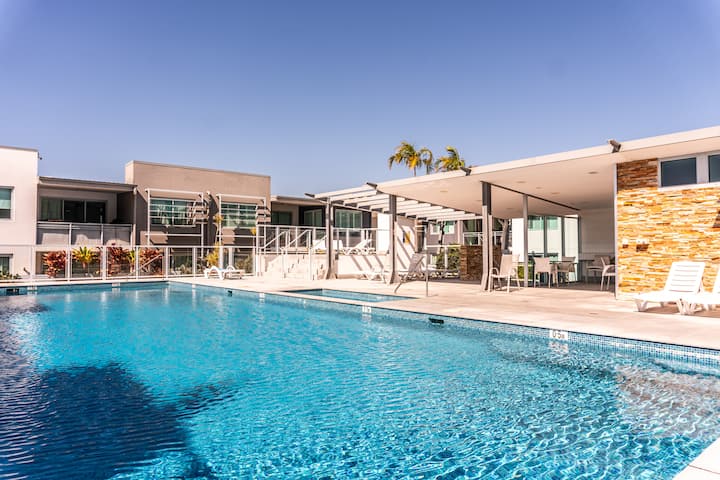 Pavilion Palm Beach, Vibrant Cafés Beach & Dining - Currumbin Wildlife Sanctuary