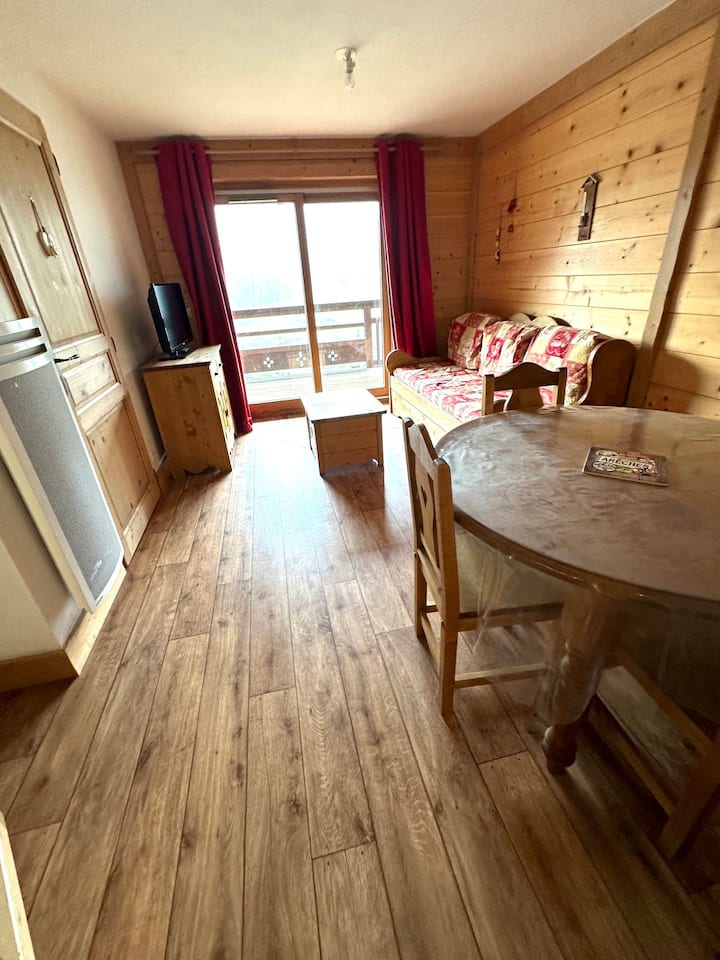 Appartement Tout Confort Avec Grande Terrasse - Lac de la Gittaz