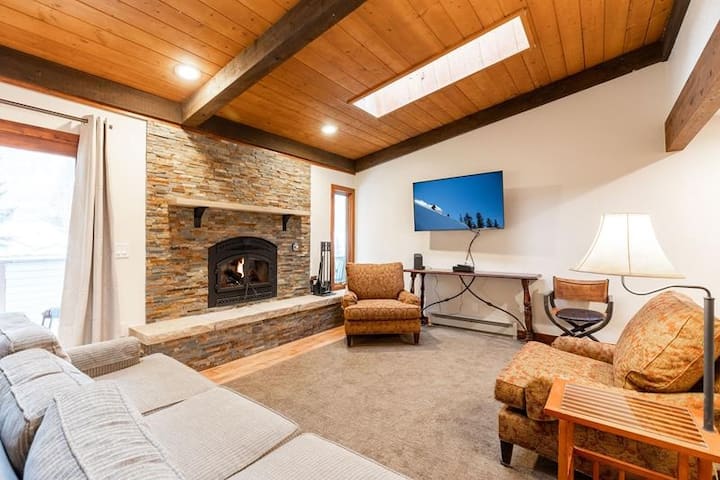 3-bedroom Meadow Creek Townhom - Vail, CO
