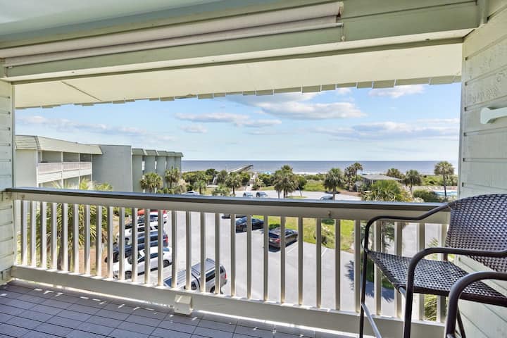Oceanfront Condo W/pool & Fishing Pier! *Unit 316* - Isle of Palms, SC