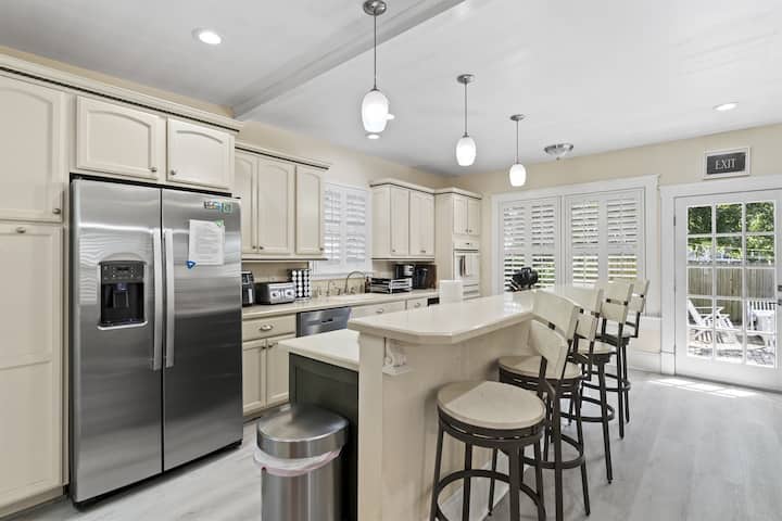 Spacious Home Walk To Historic Dt W/yard, Bikes - St. Augustine, FL