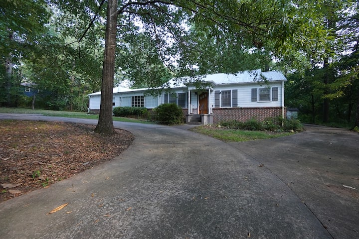 Pine Haven - Large Group - Baby & Pet Friendly - Birmingham, AL