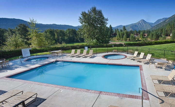 Bavarian 2br Retreat | 1mi To Oktoberfest, Hot Tub - Leavenworth, WA