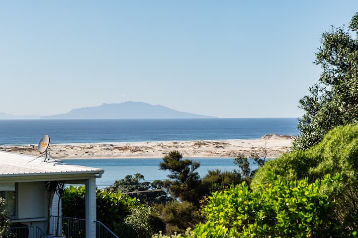 19th Hole Getaway - Mangawhai Holiday Home - Mangawhai