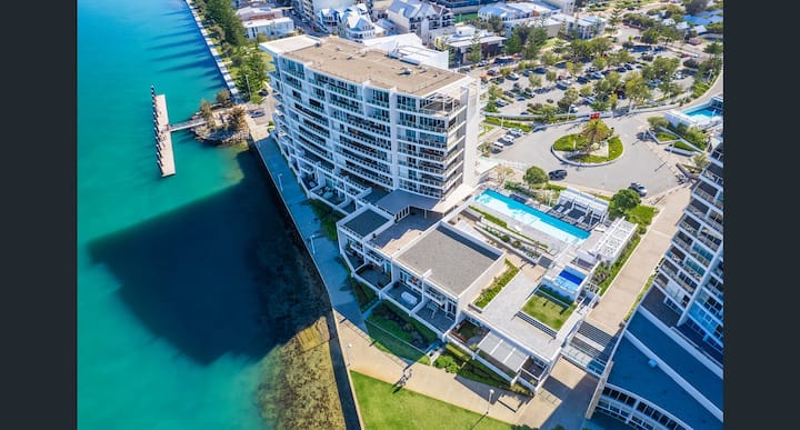 Breathtaking Waterfront Apartment In Mandurah - Mandurah
