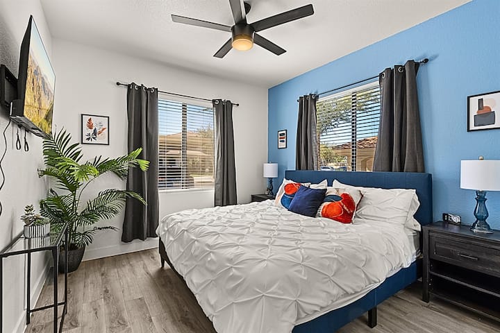 Near Asu: 2 King Beds, Pool, Gym – Relaxing Stay - Tempe, AZ