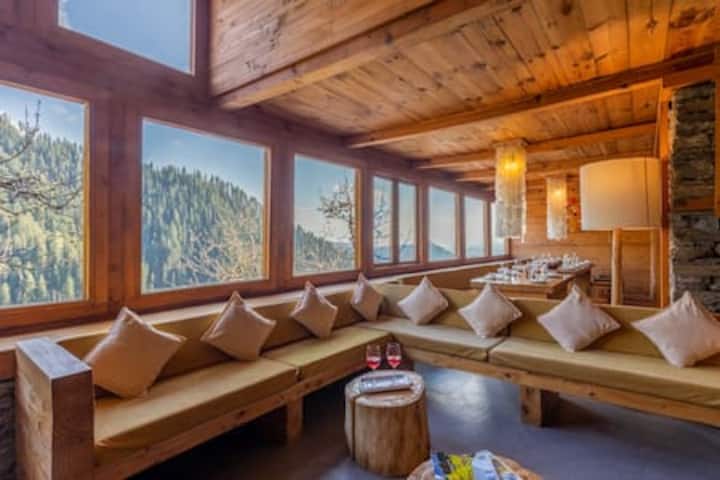 Serene Heights: Luxury Villa W/ Cottages & Sauna - Narkanda