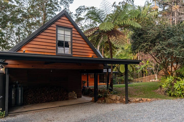 The Mountain Chalet - Hot Tub, Fireplace, Games - Tamborine Mountain