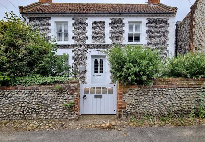 Coronation Cottage, Blakeney High Street - Blakeney
