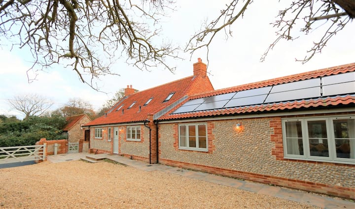 Lorcot, A Three Bedroom Home In Salthouse - Holt