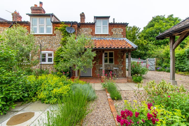 Shepherds Cottage, Timeless Charm And Character - Blakeney
