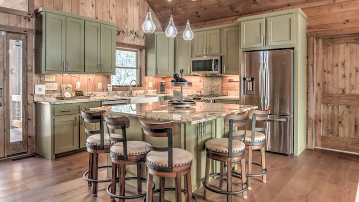 Eagles On The Ridge- Hot Tub, Game Room, Elevator - Blue Ridge, GA