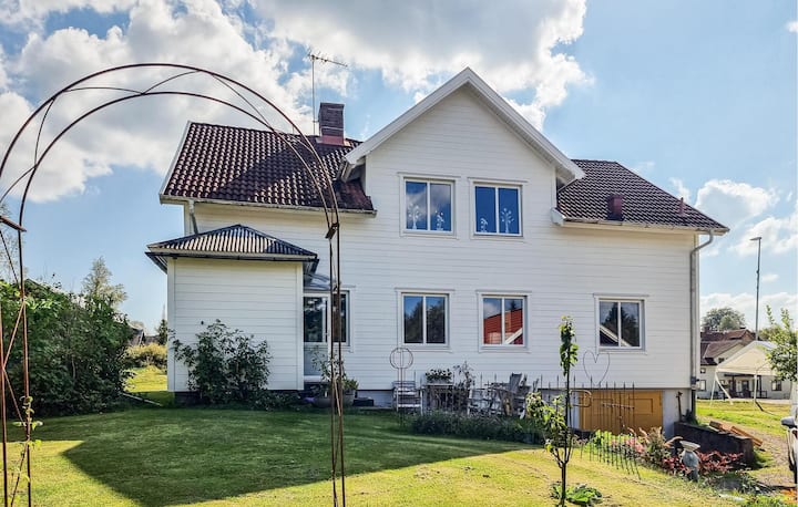 Nice Apartment In Landeryd With Wifi - Smålandsstenar