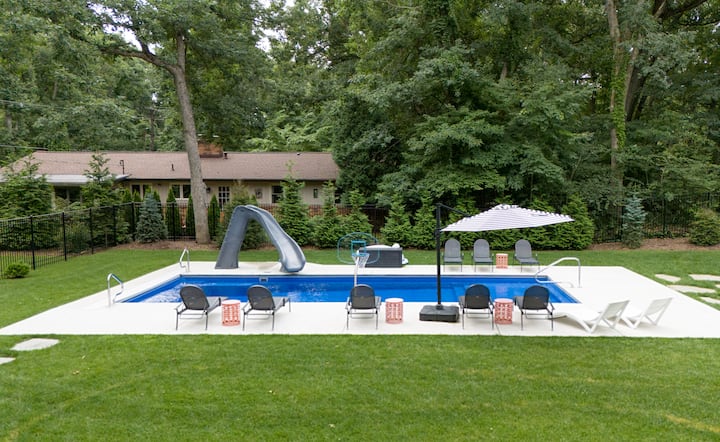 Private Pool, Hot Tub, Walk To Beach & Fire Pit - Union Pier, MI