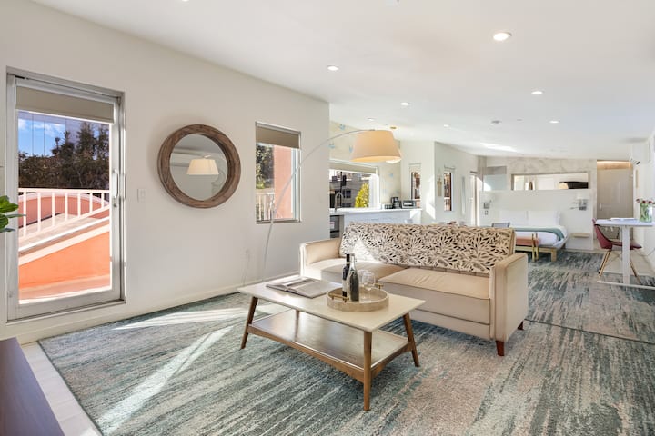 Modern Loft W/ Hollywood Sign Views | Day Dreams - Downtown - Los Angeles