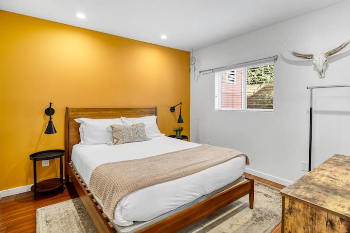 Updated W/ Patio In Heart Of Hollywood | Southwest - Los Angeles, CA