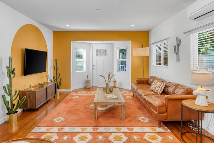 Updated W/ Patio In Heart Of Hollywood | Southwest - Los Angeles, CA