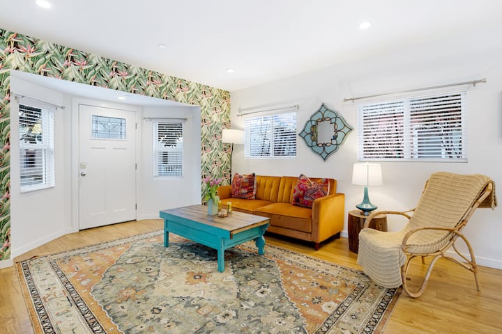 A+ Hollywood Location | Renovated | Urban Jungle - Echo Park - Los Angeles