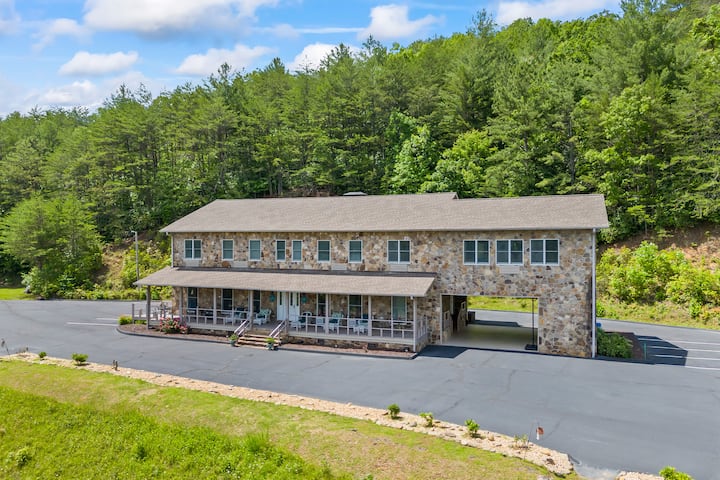 Summit View Lodge With Incredible Mtn View - Blairsville, GA