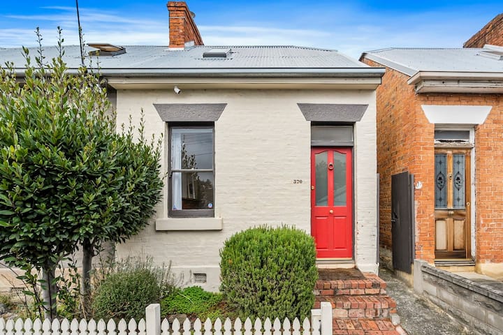 Explore South Hobart Village From An 1855 Cottage - 호바트