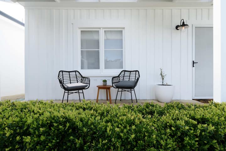 Stylish Coastal Escape With Comfort And Charm - Bridport