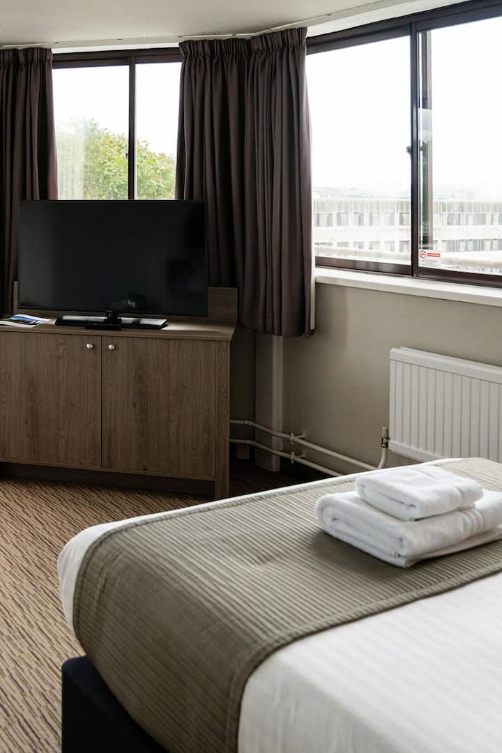 Drive To The Plymouth Gin Distillery For A Tasting - Saltash