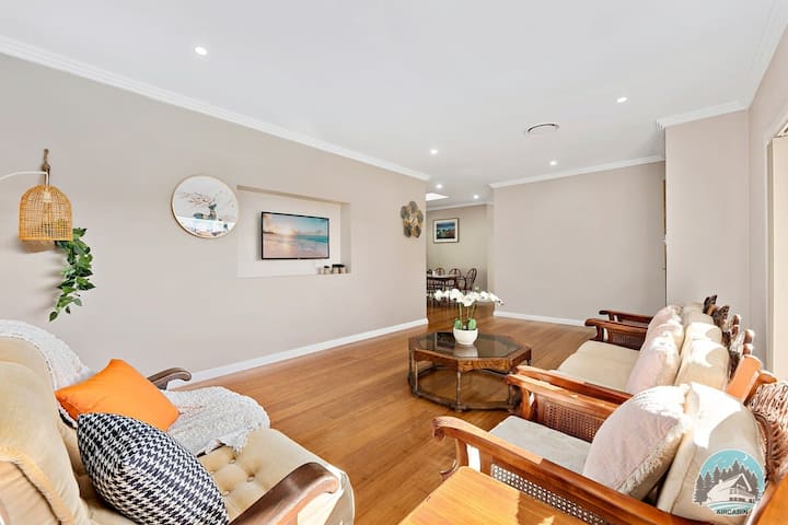 Charming 3br Home W/ Private Yard + Free Parking - Collaroy