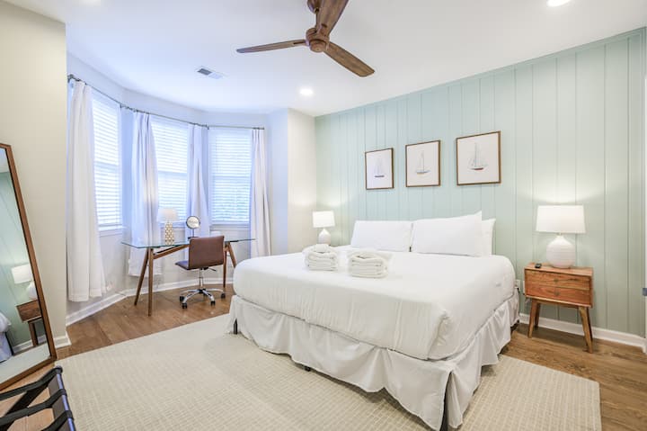 The Bogard House 2bd + Free Parking - Charleston, SC