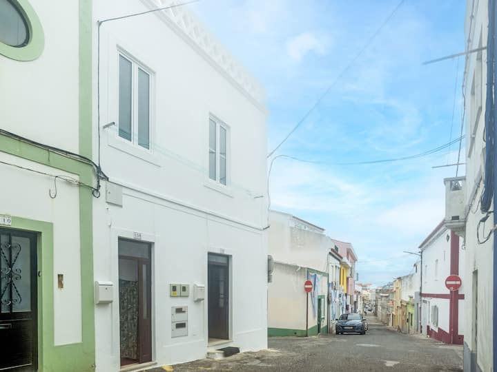 Surfers Inn By Interhome - Peniche