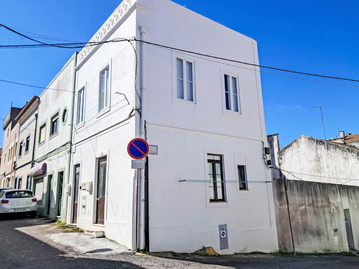 Surfers Inn 2 By Interhome - Peniche