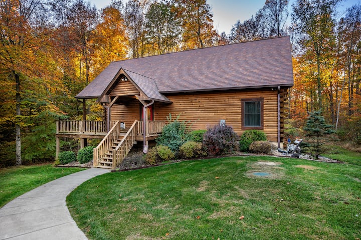 3 Irish Sons | Secluded 5-acre Retreat • Hot Tub - Brown County, IN