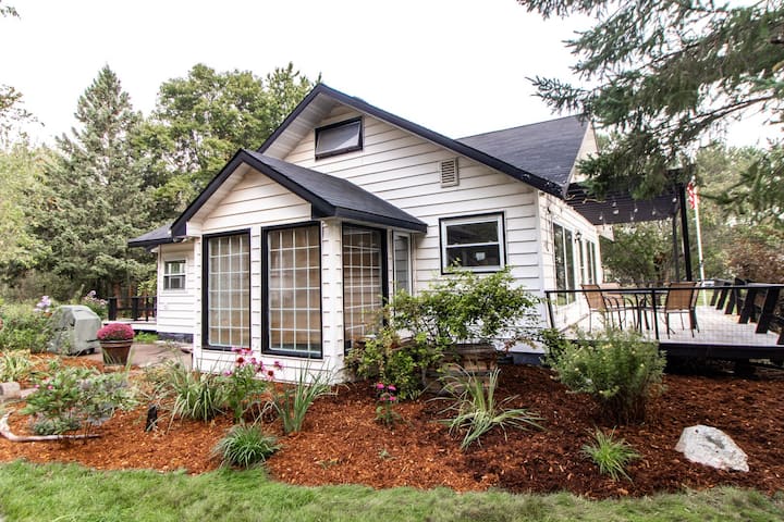 Serenity Cottage W/ Private Yard & Sauna - Duluth, MN