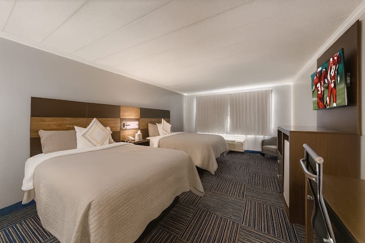 Falmouth Getaway W/ Free Breakfast – 2 Units - Oak Bluffs, MA