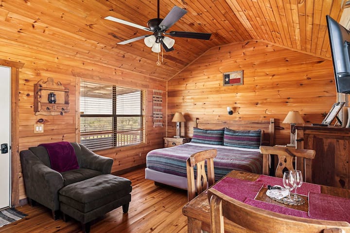 Enchanted Rockview Cabin 2 - King Bed - Enchanted Rock State Natural Area, Fredericksburg