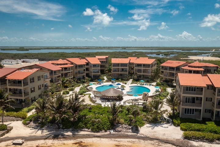 2 Br Oceanfront Condo, Barrier Reef Views & Pools - Belize