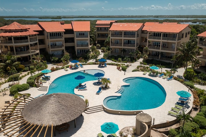 Stunning Oceanview Condo W/balcony & Resort Pools - Belize