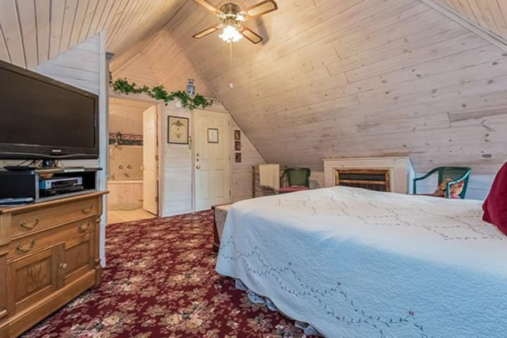 Northern Spy Suite - Kingsley House B&b - Saugatuck, MI