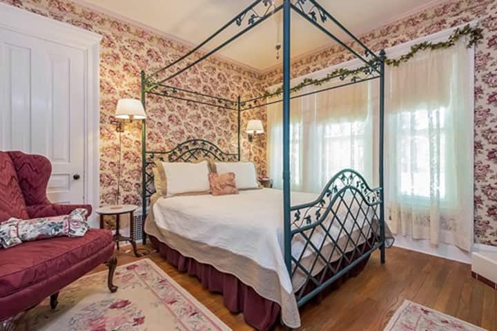 The Golden Delicious Suite At Kingsley House B&b - Saugatuck, MI