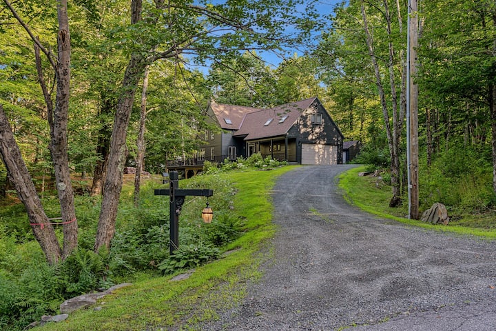 New-renovated, Large Private Deck | Fox Crossing - Quechee, VT