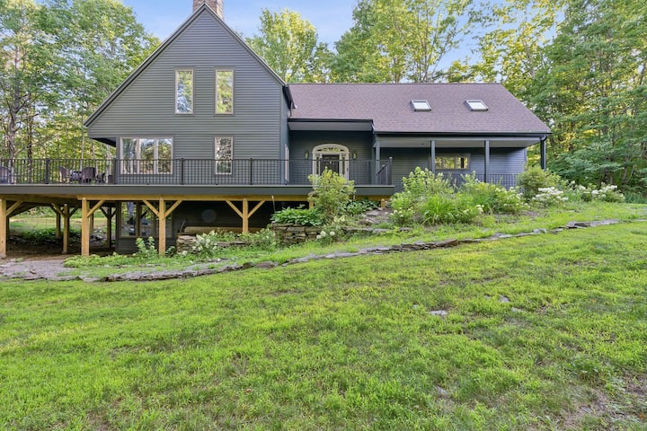 New-renovated, Large Private Deck - Fox Crossing - Quechee, VT