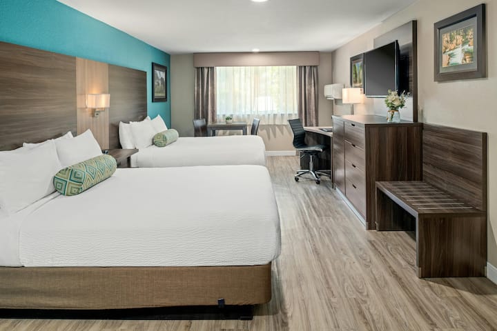 Family Mini Suite With Accessible Features - Oakhurst, CA