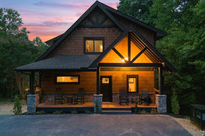 Mountain Modern Retreat W/indoor Pool & Much More - Townsend, TN