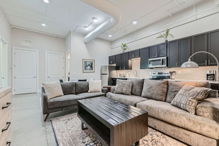 Golden Getaway | Spacious 2br | Walk To Trails - Golden, CO