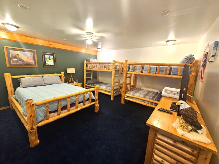 Eagle Room @ Bear Mountain Lodge. Sleeps 6 - St. Andrews