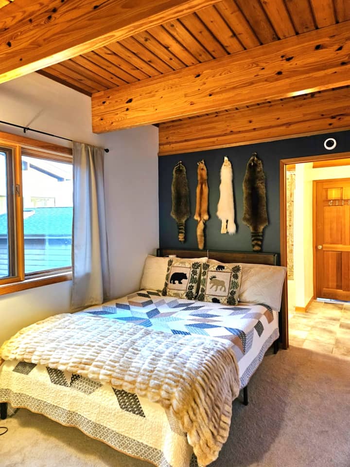 Coyote Room @ Bear Mountain Lodge - Sleeps 2 - St. Andrews