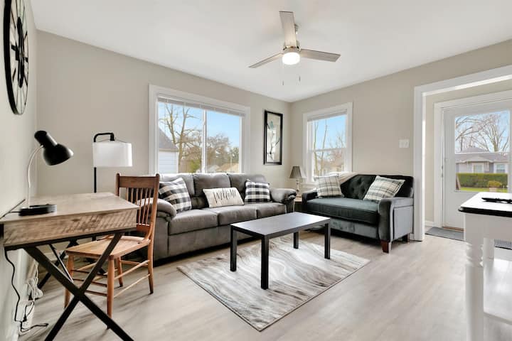 Relaxing - Dog Friendly - 2 Bedroom Home! - Decatur, IL