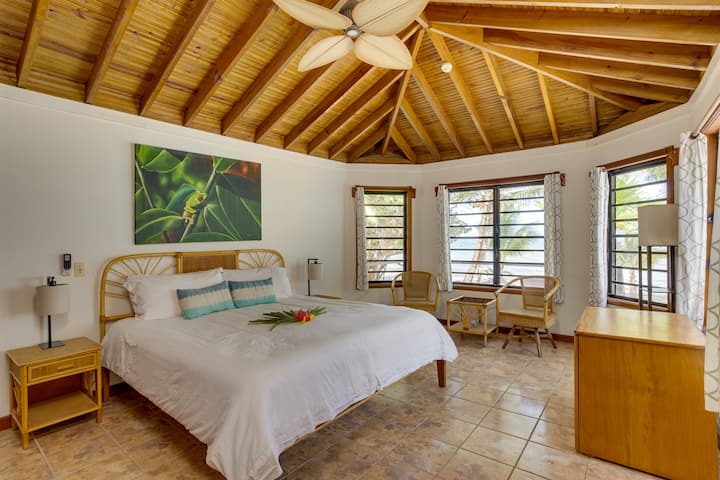 6-guest Beachfront Oasis W/ Private Beach Pool - Belize