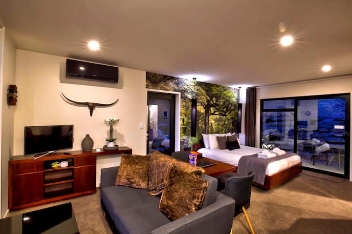 Mountain Lake Vista Studio - Queenstown, New Zealand
