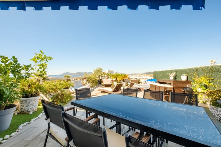 Cannes Center Sea And Sky - Cannes