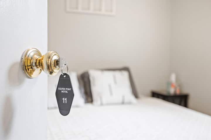 Queen Room With Private Bath - Wellsboro, PA